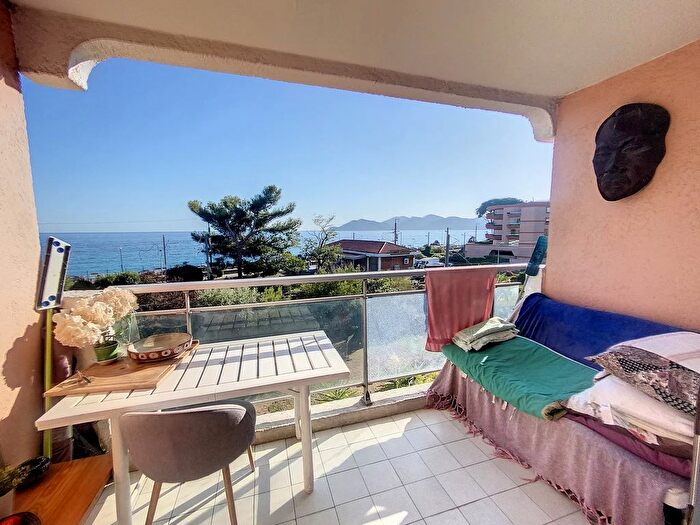 Appartement 1 pièce à louer à Cannes, Croix des Gardes