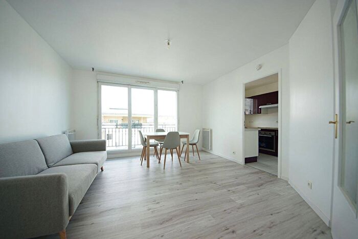 Appartement à louer - Pressoir-Prompt-Bas Coudray, Corbeil Essonnes - 2 pièces - 1 chambre