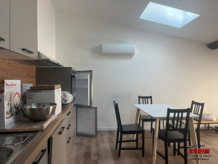 Appartement à louer - Bordeaux - 2 pièces - 1 chambre