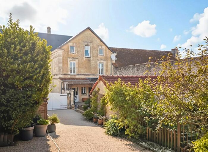 Maison à vendre - Saint-Genest-dAmbière - 7 pièces - 4 chambres