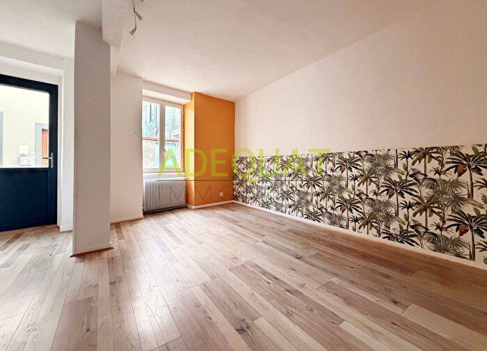 Maison à louer - Bourgoin-Jallieu - 5 pièces - 3 chambres