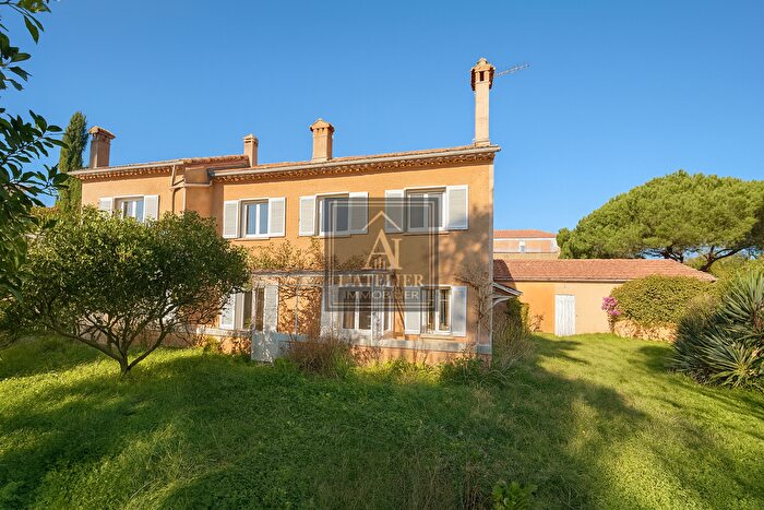 Maison à vendre - La Londe-les-Maures, Moulin-Vieux, Ondine, Mas dArgent, Stade Vitria - 11 pièces - 9 chambres
