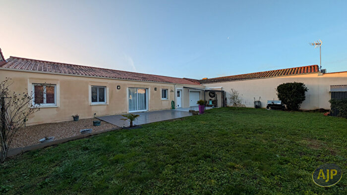 Maison à vendre - Saint-Michel-en-lHerm - 5 pièces - 4 chambres