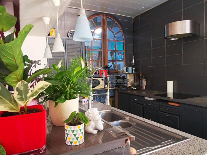 Maisons à vendre et appartements à louer - 1