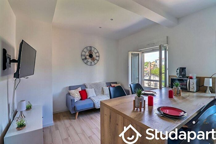 Appartement à louer - La Gazelle, Nîmes - 1 pièce - 2 chambres