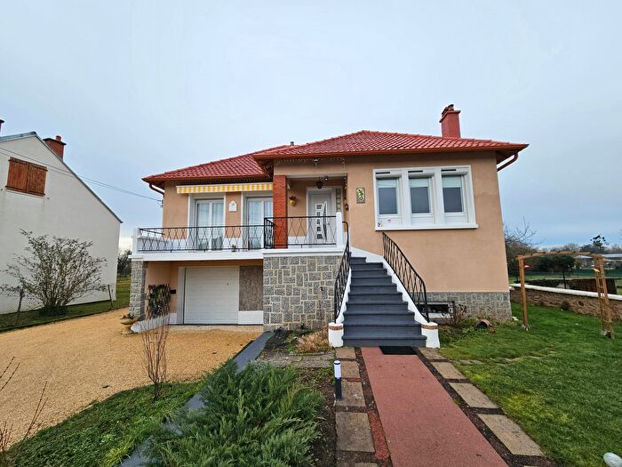 Maison à vendre - Saint-Yorre - 6 pièces - 4 chambres