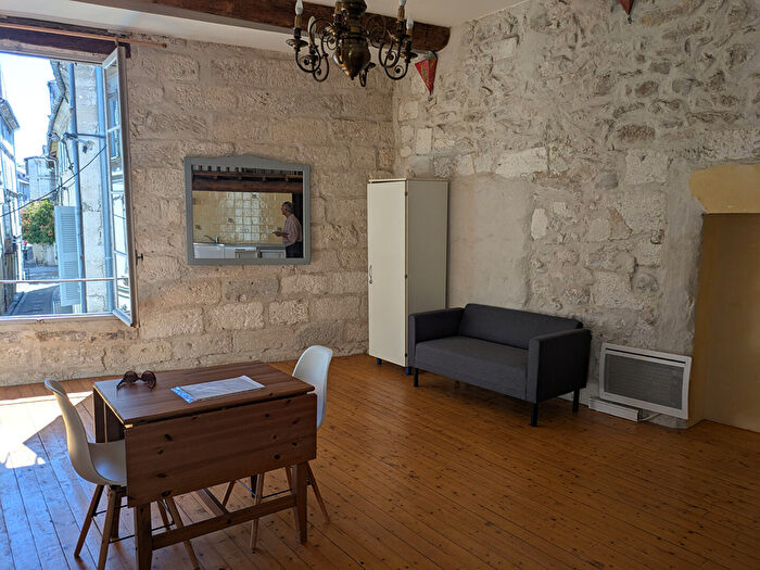 Avignon, Palais des Papes, Zone Piétonne : Appartement 1 pièce à louer
