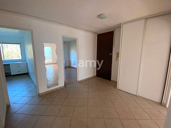 Appartement à louer - Saint Irénée, Lyon ème arrondissement - 3 pièces - 2 chambres