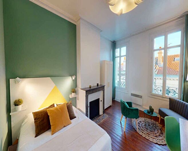 Centre ville, Bordeaux : Appartement 8 pièces à louer