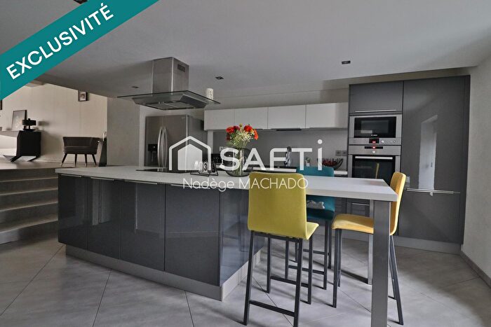 Maison à vendre - Avril - 9 pièces - 3 chambres