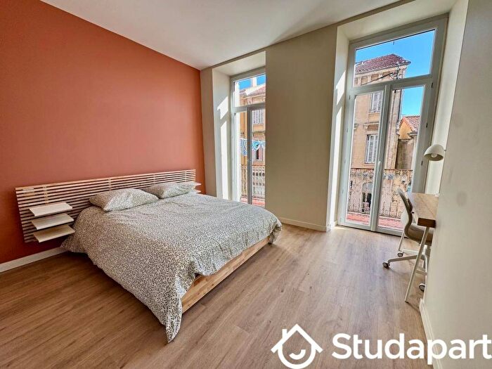 Appartement à louer - Centre Ville Nord, Grasse - 1 pièce - 4 chambres