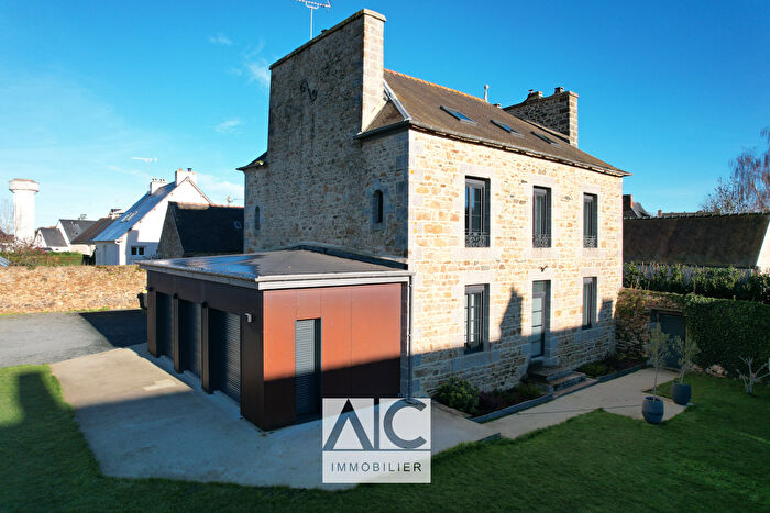 Maison à vendre - Lanvollon - 11 pièces - 8 chambres