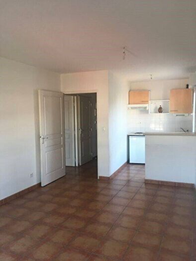Appartement à louer - Capouchiné, Nîmes - 1 pièce