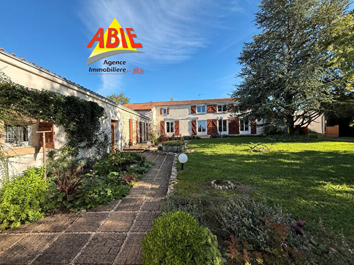 Maison à vendre - Benet - 10 pièces - 6 chambres