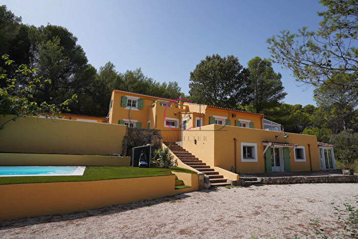 Maison à vendre - Ventabren - 9 pièces - 4 chambres