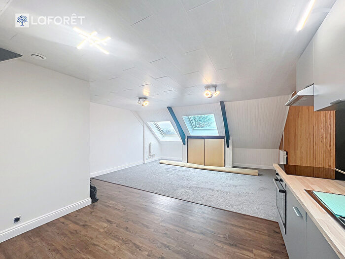 Appartement à louer - Guémené-sur-Scorff - 2 pièces - 1 chambre