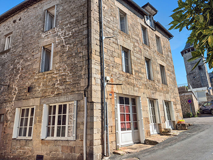 Treignac - Maison 10 pièces à vendre