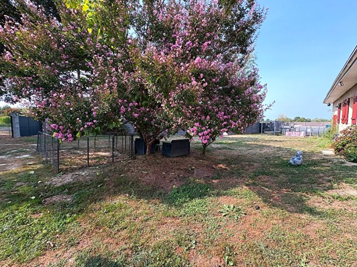 Maison à vendre - Le Vignau - 4 pièces - 3 chambres