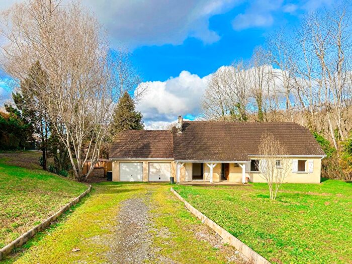 Maison à vendre - Lasseube - 5 pièces - 4 chambres