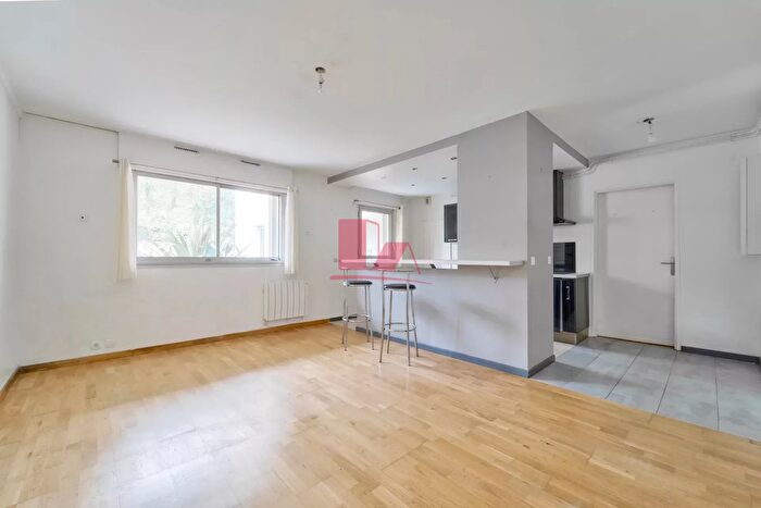 Appartement à vendre - Issy-les-Moulineaux, Les Iles, La Ferme - 2 pièces - 1 chambre