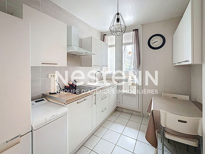 Appartement à vendre - Bron, Bron Piscine, Le Lessivas - 3 pièces - 2 chambres