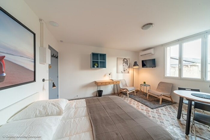 Appartement à louer - Pierrelatte, Le Claux, La Croix dOr, Les Prairies - 1 pièce