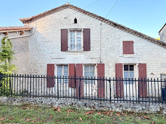 Maison 4 pièces à vendre - Villebois-Lavalette