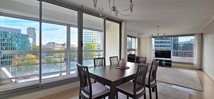 Appartement à louer - Gambetta, Courbevoie - 4 pièces - 2 chambres