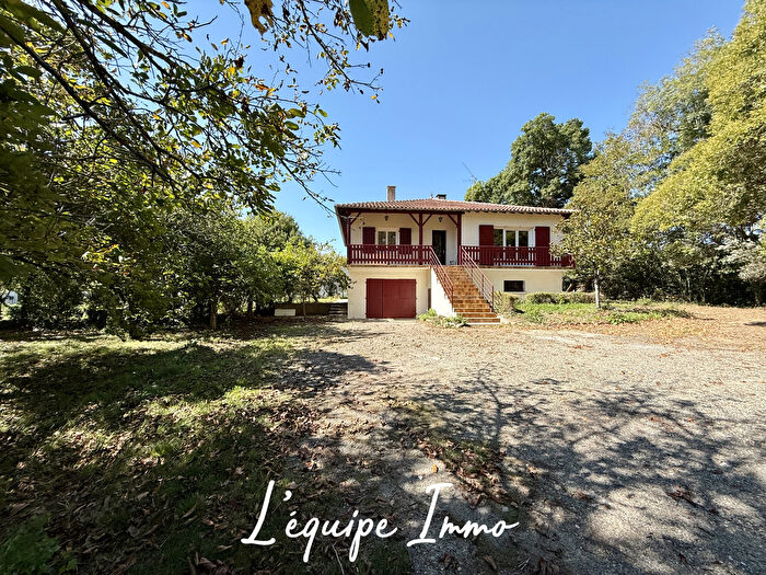 Maison à vendre - LIsle-Jourdain - 7 pièces - 5 chambres