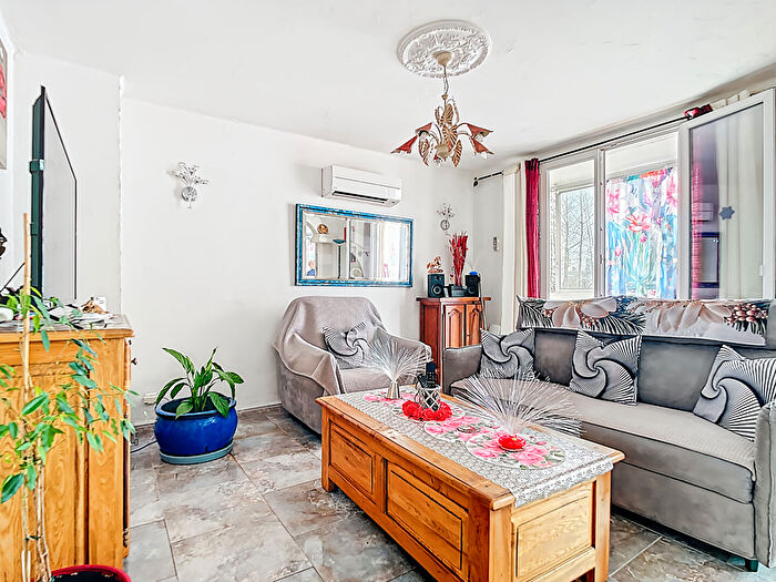 Appartement à vendre - Marseille e , Bon Secours - 2 pièces - 1 chambre