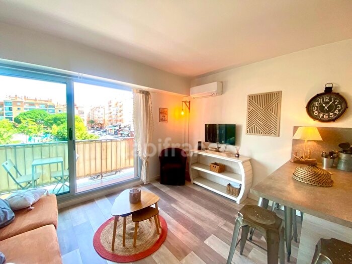 Appartement 2 pièces à Hyères, Port, à vendre