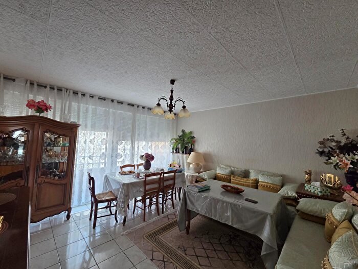 Appartement à vendre - Chenôve, Chenôve - 4 pièces - 2 chambres