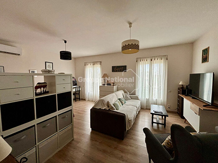 Appartement à louer - Saint-Étienne-du-Grès - 3 pièces - 2 chambres