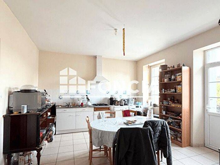 Saint-Pierre-des-Échaubrognes : Maison 5 pièces à louer