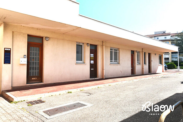 Appartement à vendre - Meyzieu, Centre-ville - 2 pièces - 1 chambre