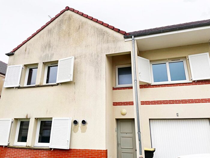 Maison à vendre - Villemandeur - 5 pièces - 4 chambres