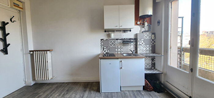 Appartement à louer - Quartiers Centre, Colombier - 1 pièce