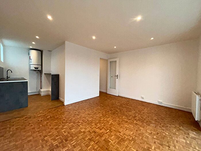 Appartement à louer - La Fontaine-Parc des Sceaux-Croix de Berny-Centre Ville, Antony - 1 pièce