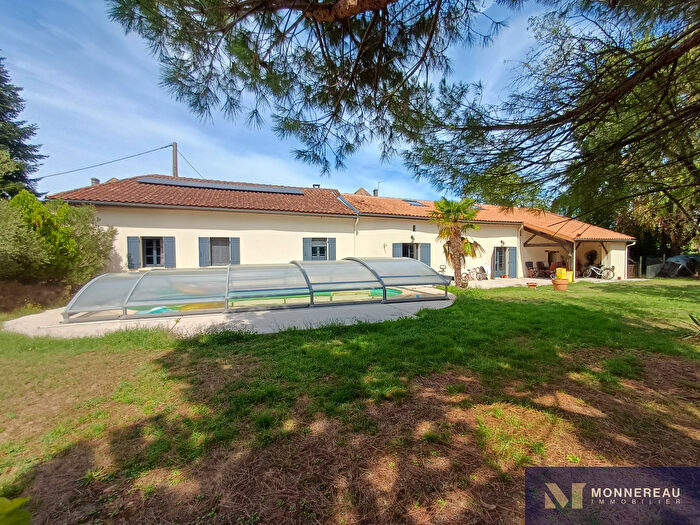 Baignes-Sainte-Radegonde - Maison 7 pièces à vendre