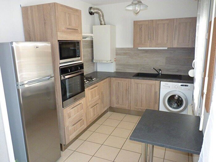 Centre Ville Est, Bourgoin-Jallieu : Appartement 3 pièces à louer
