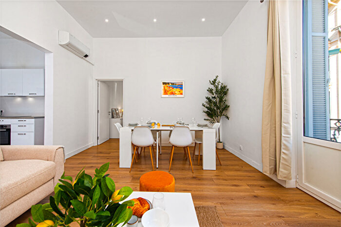 Appartement à vendre - Menton, Hôtel de Ville, Vieille Ville, Musée, Madone, Carnolès - 3 pièces - 2 chambres