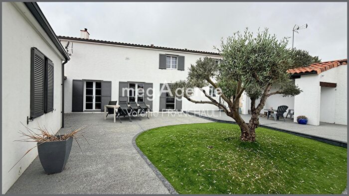 Maison 10 pièces à vendre à Grues