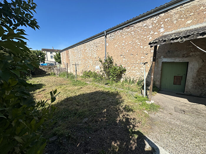 Maison à vendre - Sainte-Bazeille - 8 pièces - 4 chambres