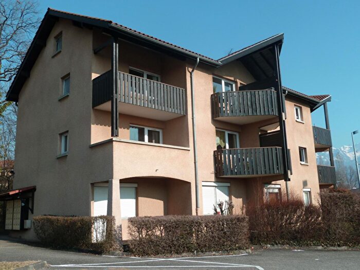 Appartement 1 pièce à Meylan, Centre-ville, à louer
