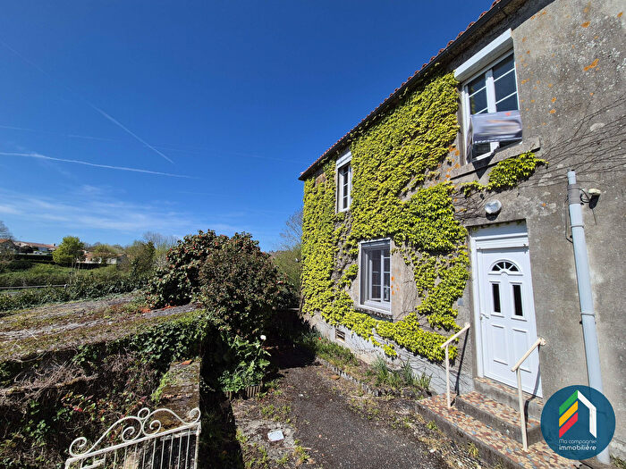 Maison à vendre - Pouzauges - 4 pièces - 2 chambres