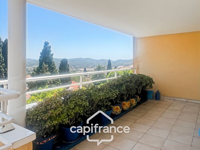 Appartement 2 pièces à Bormes-les-Mimosas, Centre-ville, Le Pin, à vendre