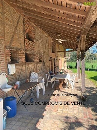 Maison à vendre - Saint-Julien-sur-Reyssouze - 9 pièces - 4 chambres