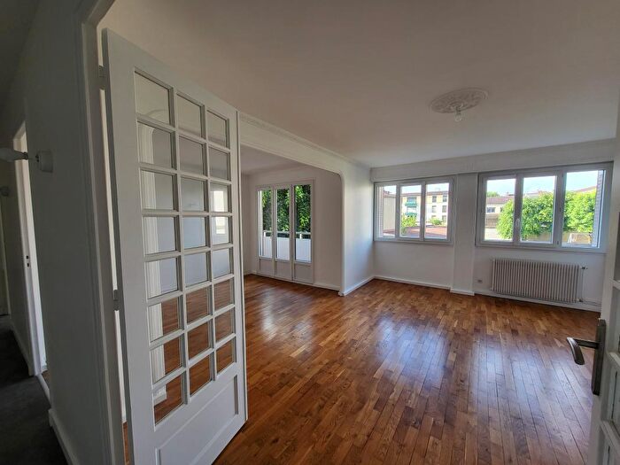 Appartement 3 pièces à Sainte-Foy-lès-Lyon, Centre-ville, à louer