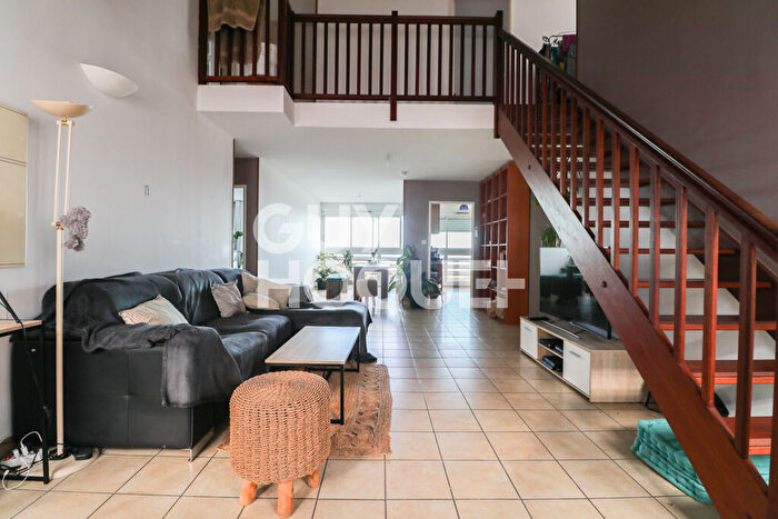 Appartement à vendre - Saint-Denis, Petite-Ile, Bas de la Rivière - 7 pièces - 6 chambres