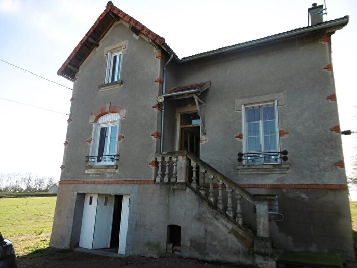 Maison à vendre - Montaiguët-en-Forez - 6 pièces - 4 chambres